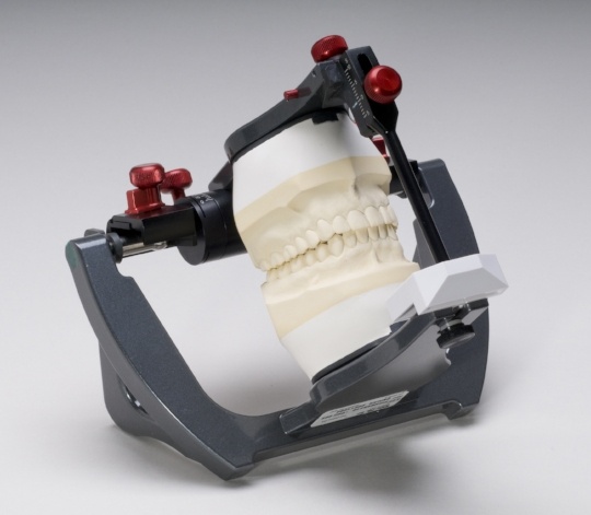 The Difference Between Semi and Fully Adjustable Articulators The Difference Between Semi and Fully Adjustable Articulators